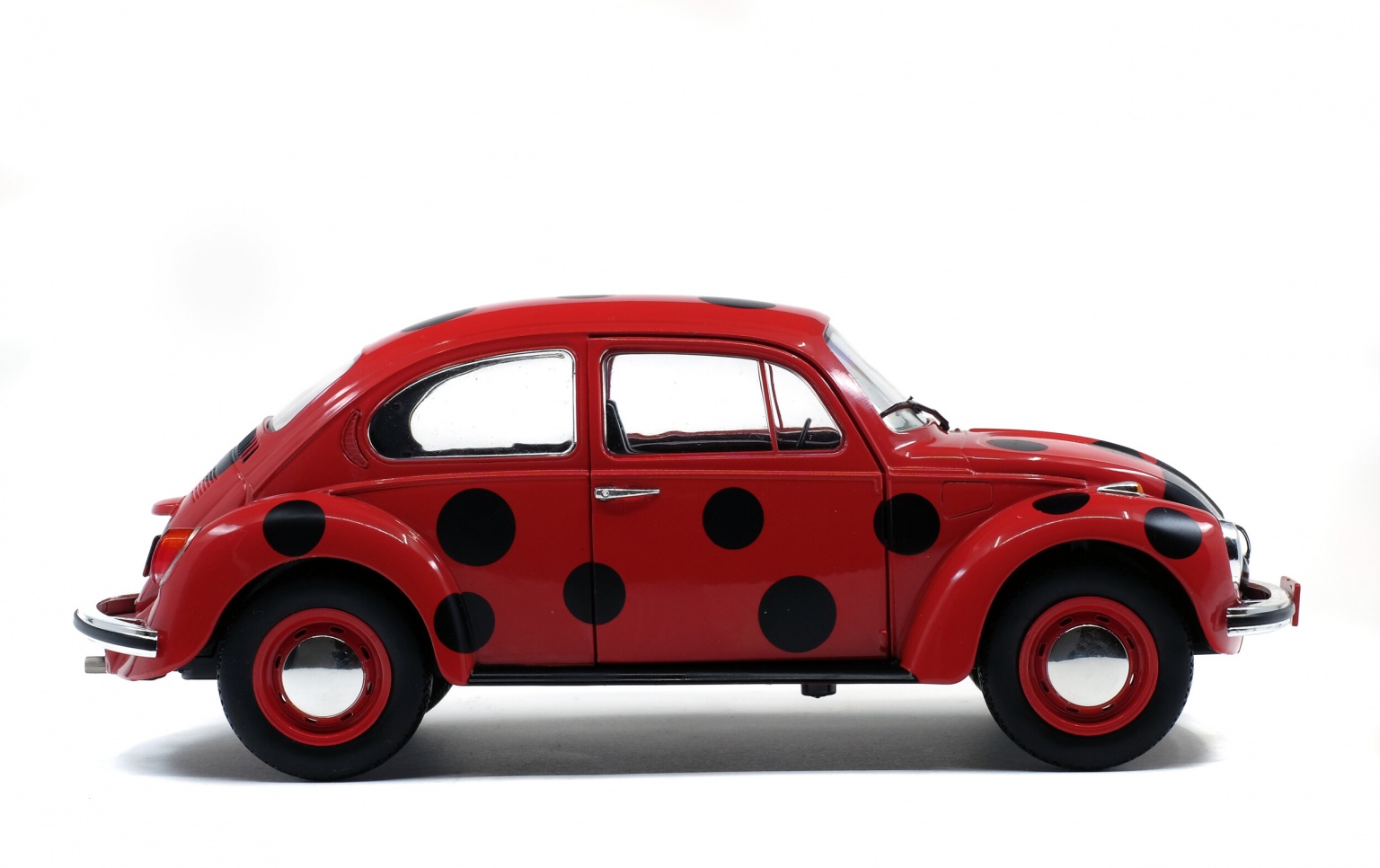 VOLKSWAGEN BEETLE 1303 - LADY BUG - 1972 - Solido