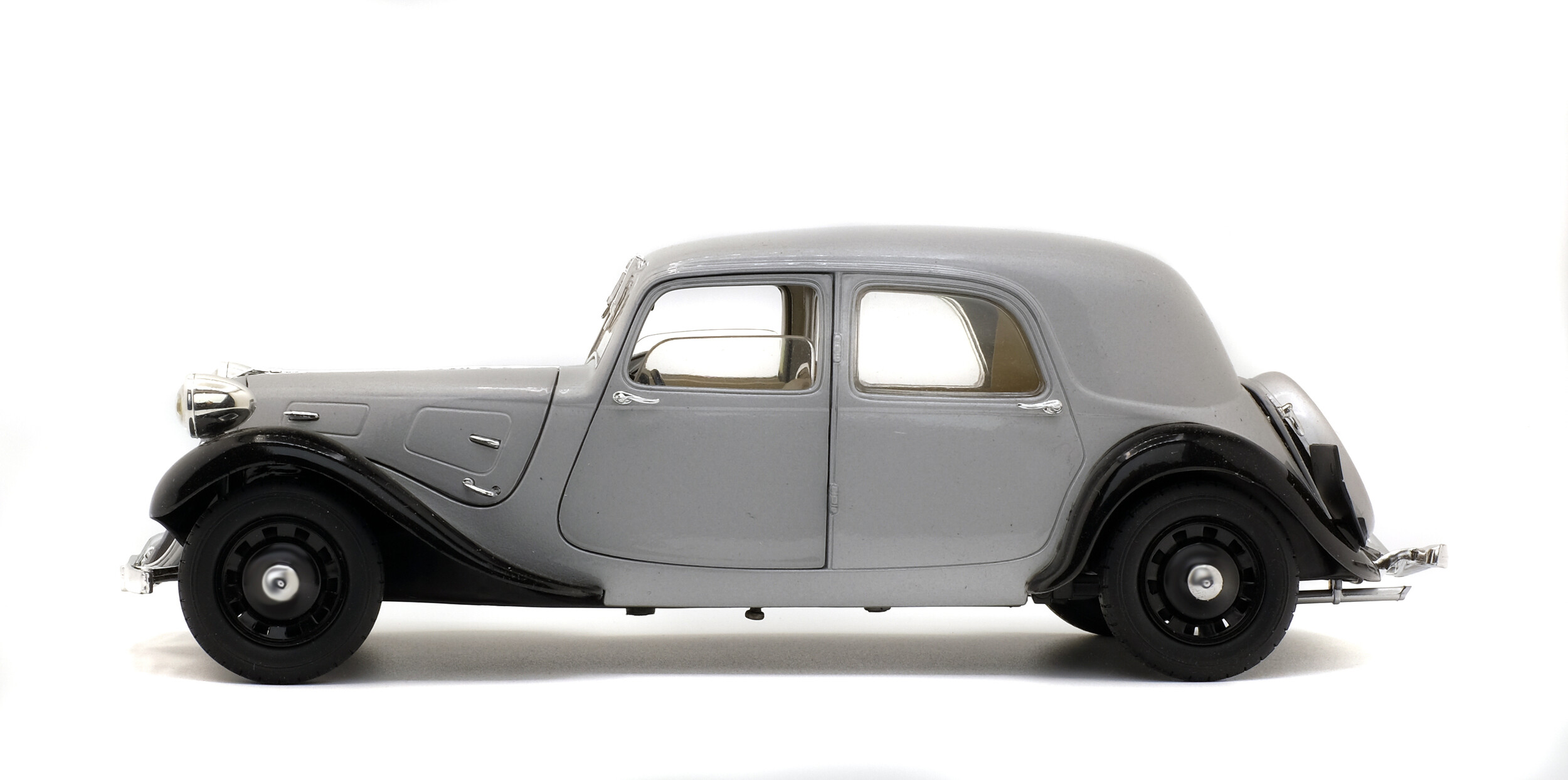 CITROËN TRACTION 11B - BI-TON ARGENT - 1937 - Solido