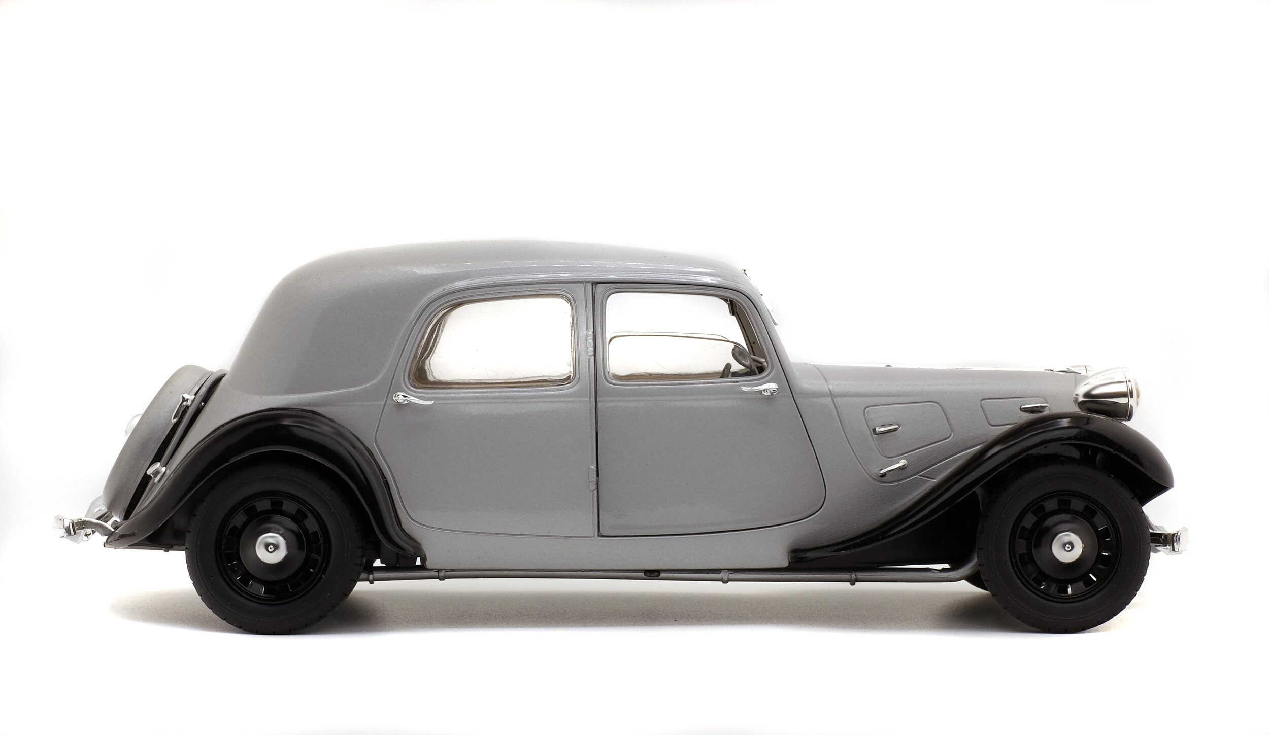CITROËN TRACTION 11B - BI-TON ARGENT - 1937 - Solido