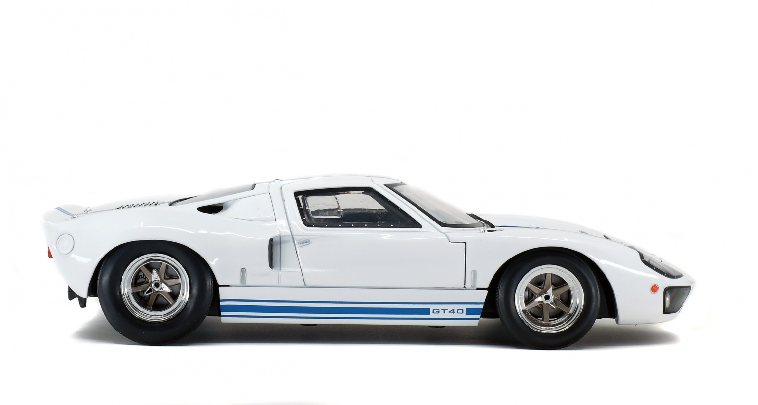 FORD GT40 MK1 - WHITE / BLUE STRIPES - 1968 - Solido