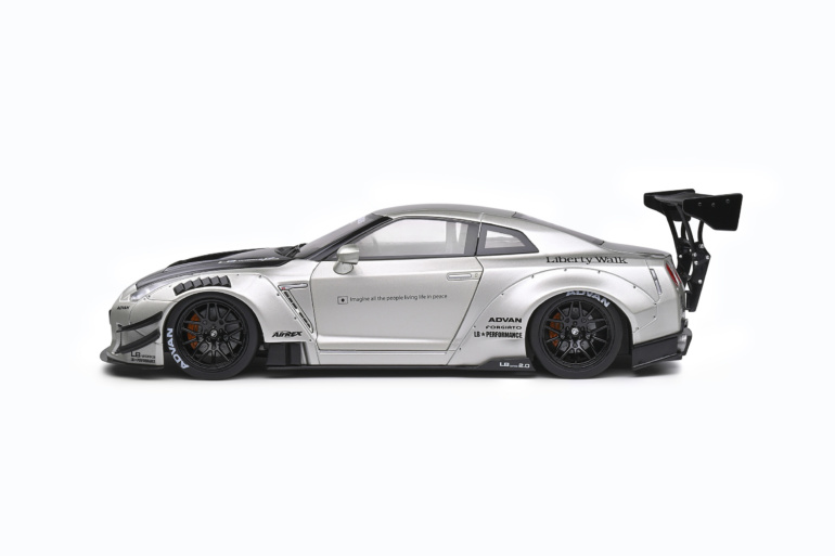 NIssan GT-R (R35) W/ Liberty Walk Body Kit 2.0 - Pearl Grey - 2020 - Solido