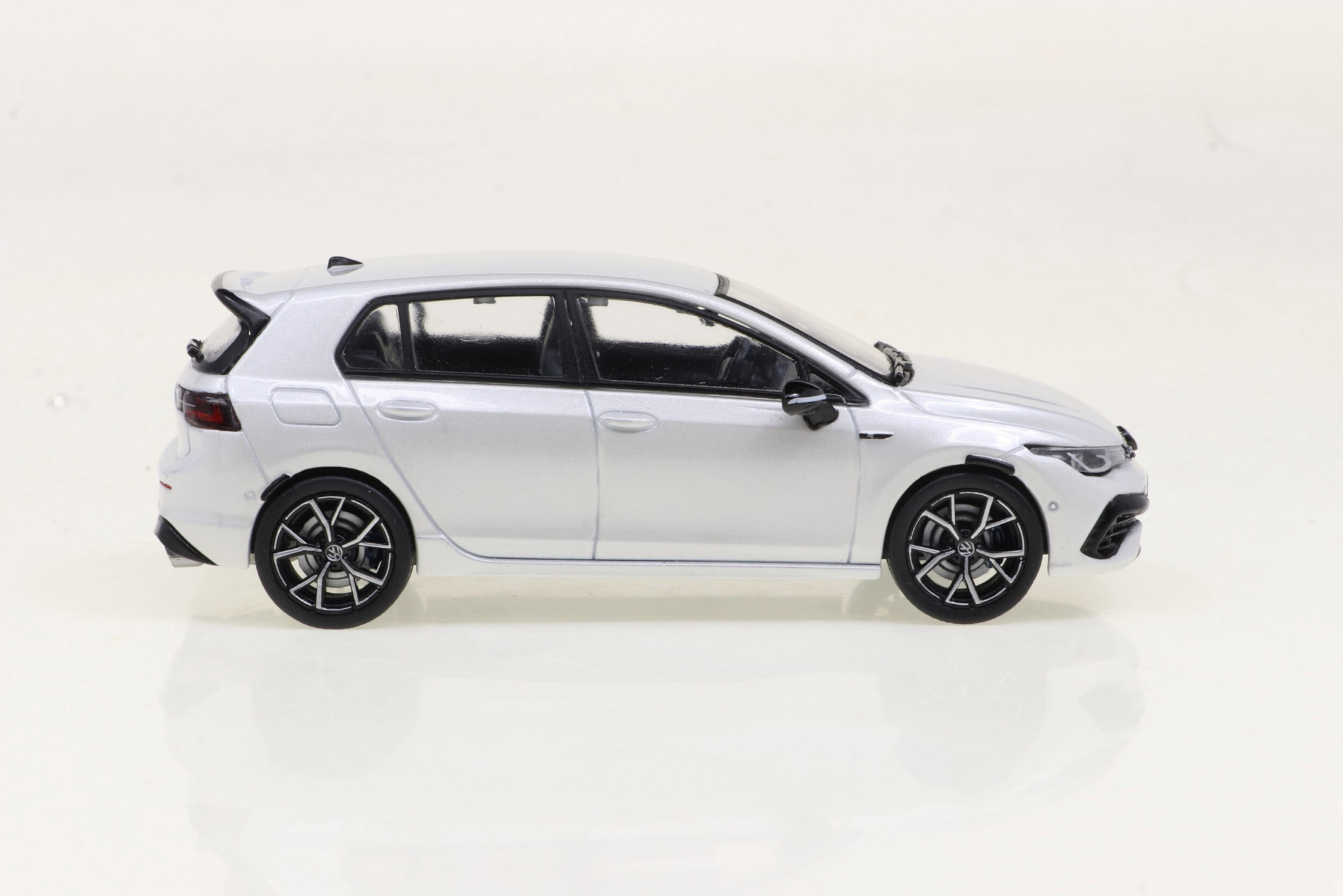 Volkswagen Golf 8 R - Oryx White - 2021 - Solido