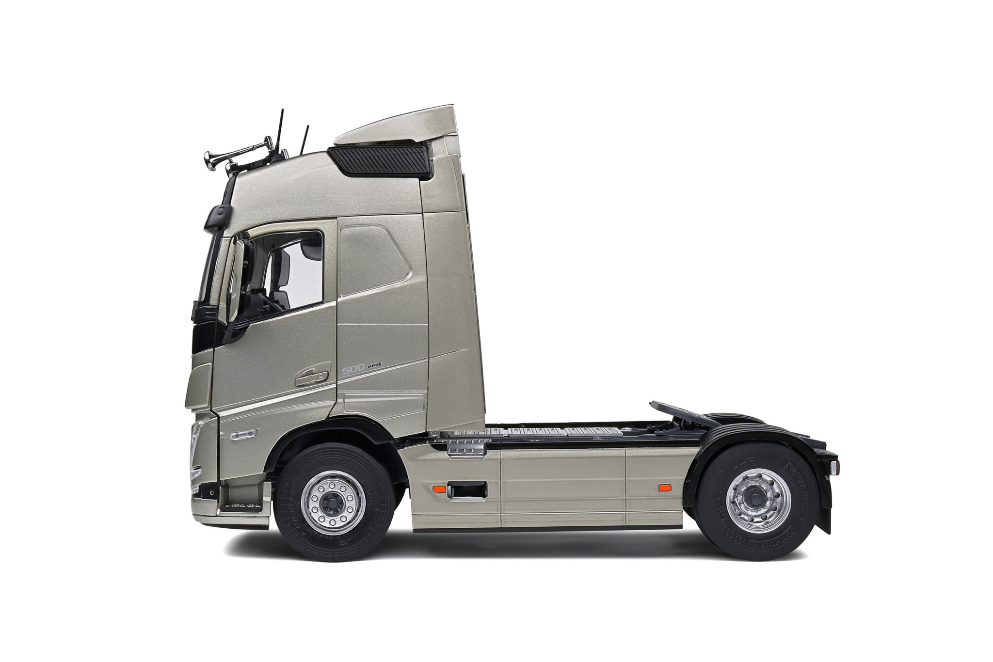 Volvo Trucks FH Globetrotter XL - Nordic Light - 2021 - Solido