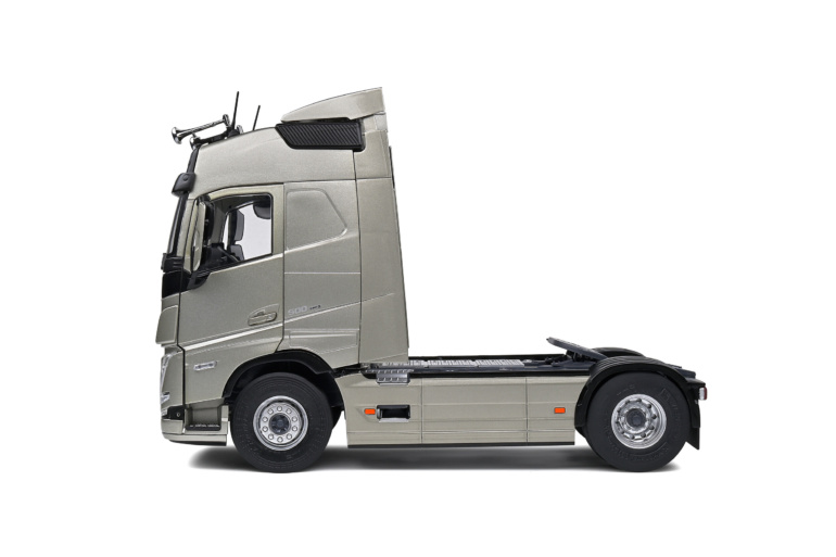 Volvo Trucks FH Globetrotter XL - Nordic Light - 2021 - Solido