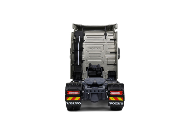 Volvo Trucks FH Globetrotter XL - Nordic Light - 2021 - Solido