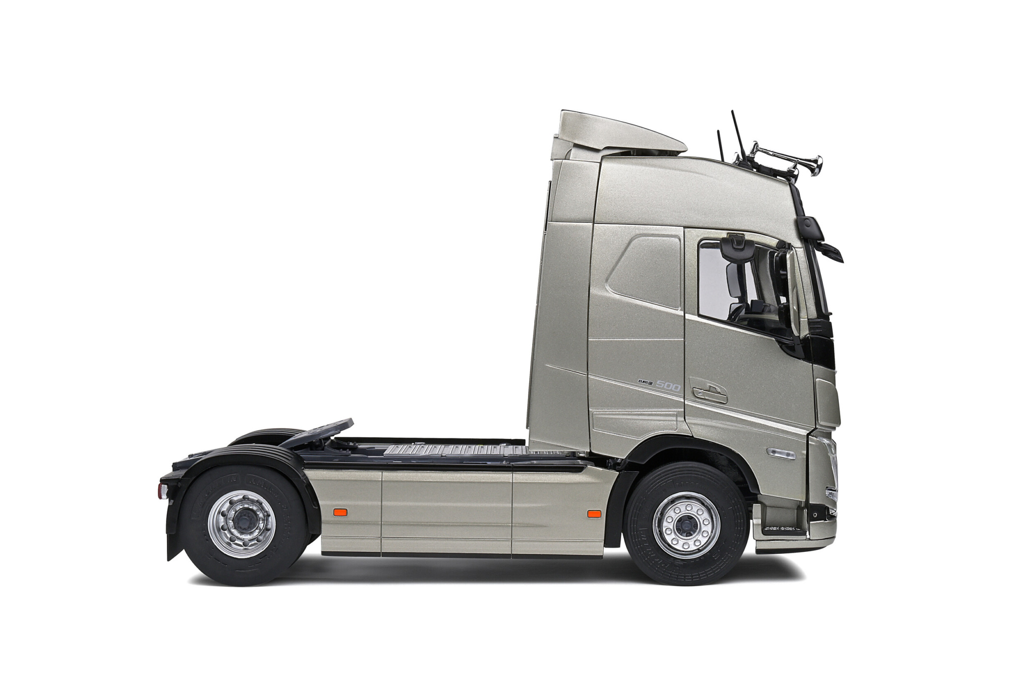 Volvo Trucks FH Globetrotter XL - Nordic Light - 2021 - Solido