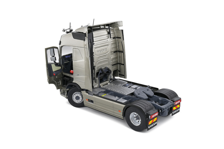 Volvo Trucks FH Globetrotter XL - Nordic Light - 2021 - Solido