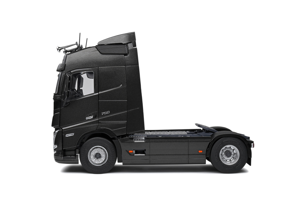 Volvo Trucks FH16 Globetrotter XL - Black Metallic - 2021 - Solido