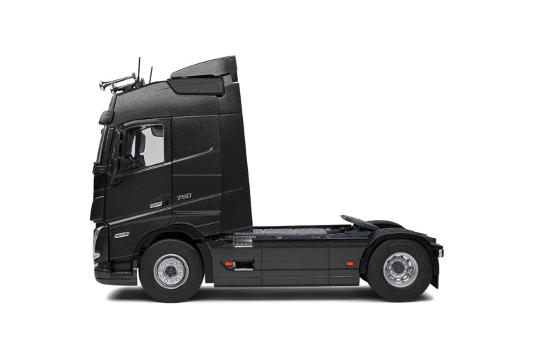 Volvo Trucks FH16 Globetrotter XL - Black Metallic - 2021 - Solido