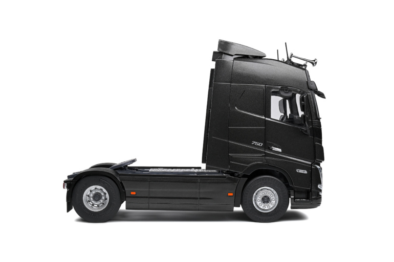 Volvo Trucks FH16 Globetrotter XL - Black Metallic - 2021 - Solido