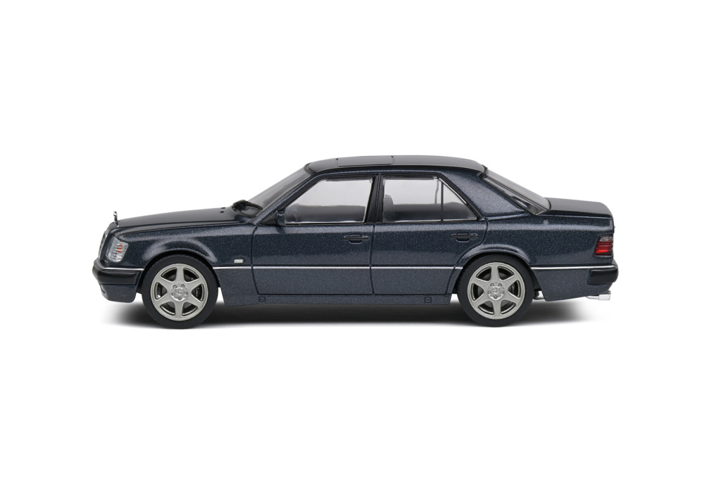Mercedes-Benz (W124) E60 AMG - Saphire Black Metal - 1994 - Solido