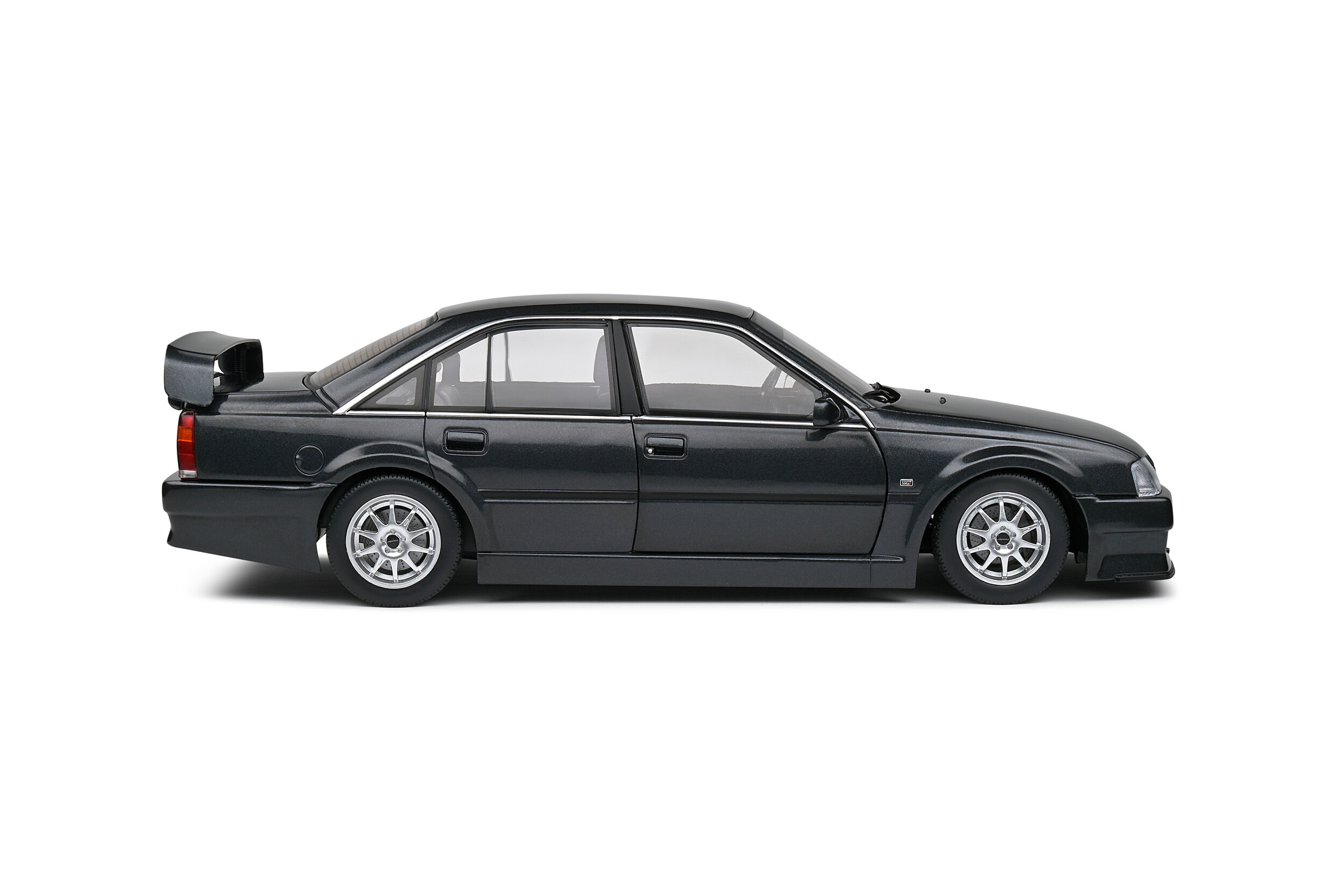 Opel Omega 500 - Metallic Black Novaschwarz - 1990 - Solido