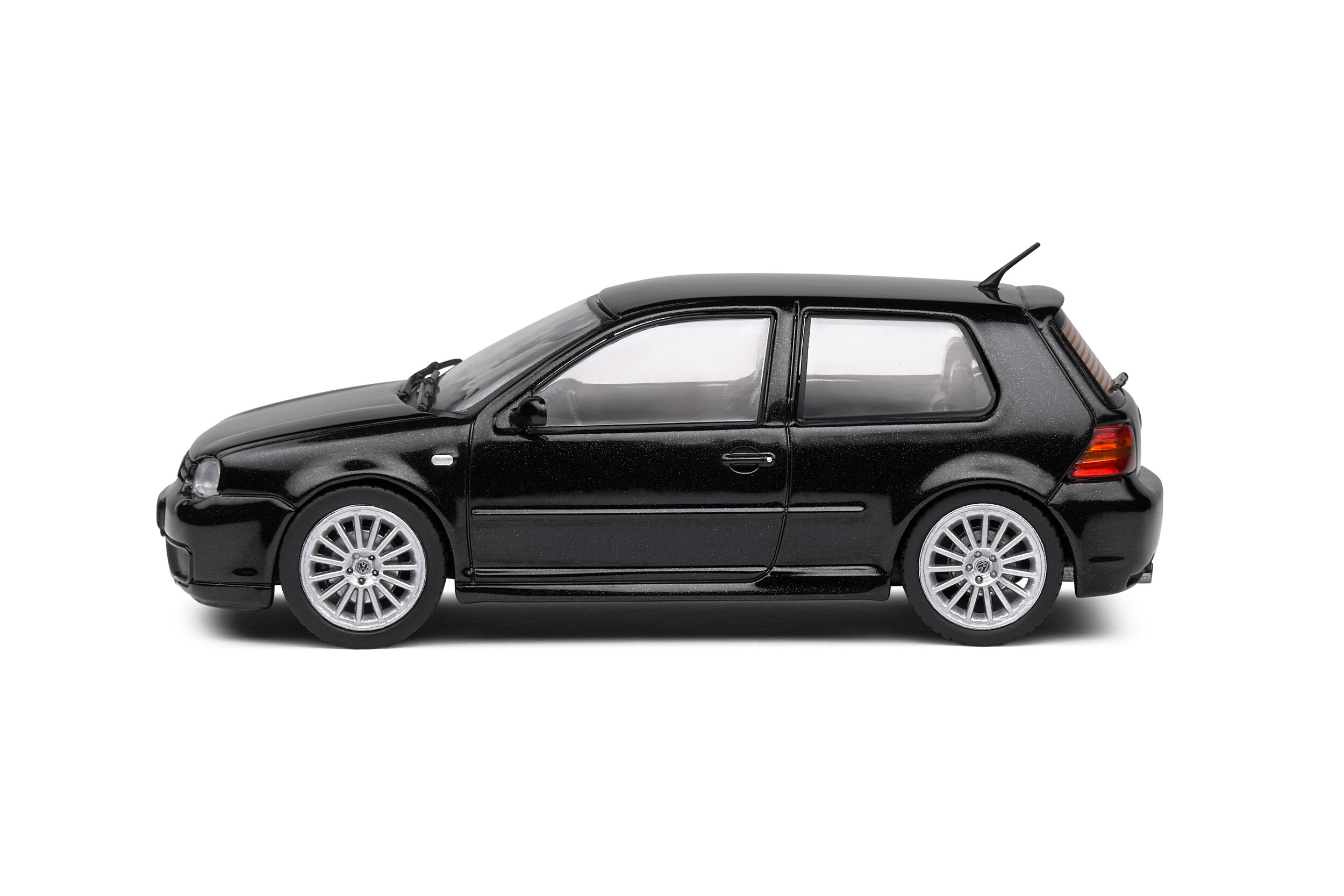 Volkswagen VW Golf IV R32 - Black Magic - 2003 - Solido