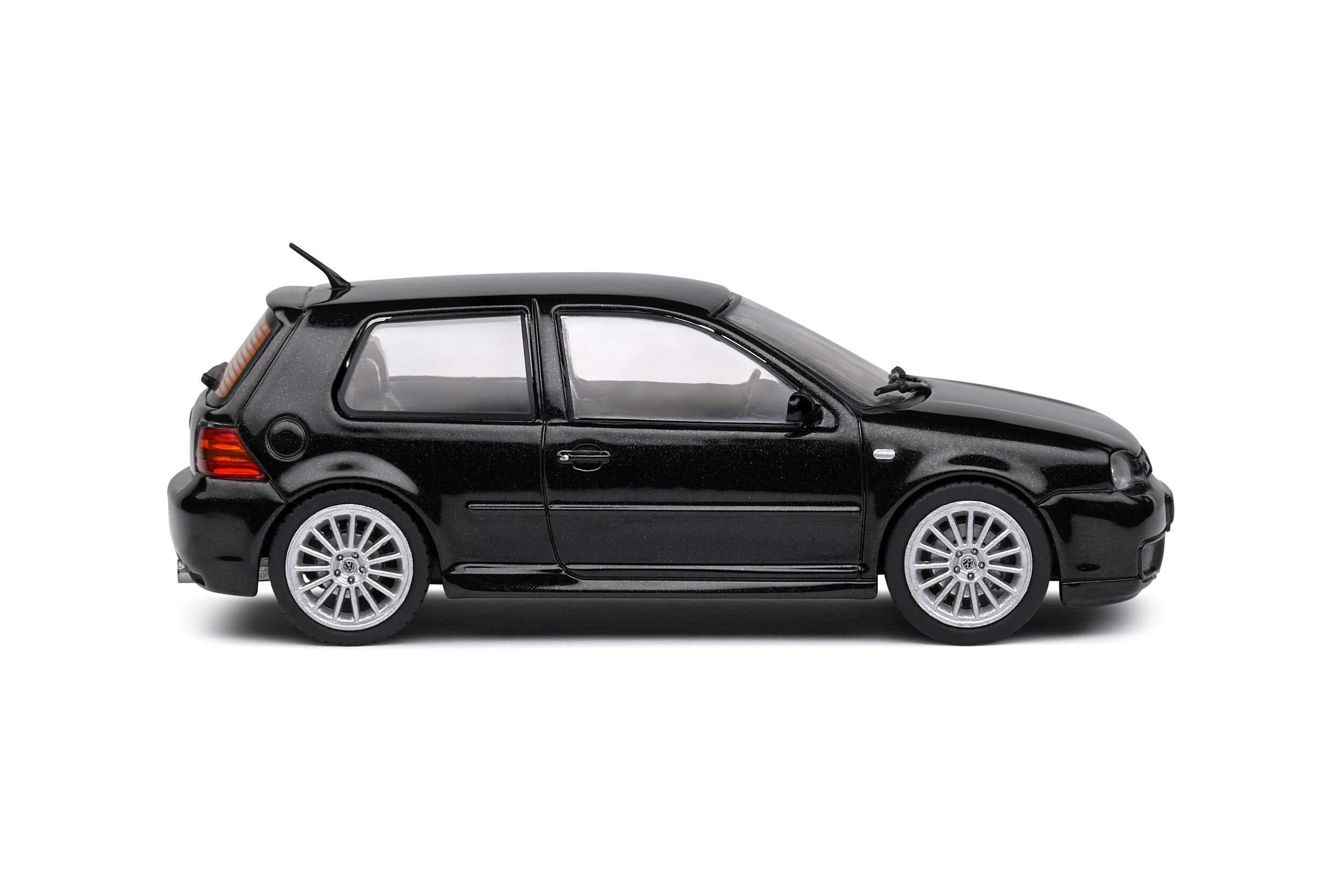 Volkswagen VW Golf IV R32 - Black Magic - 2003 - Solido