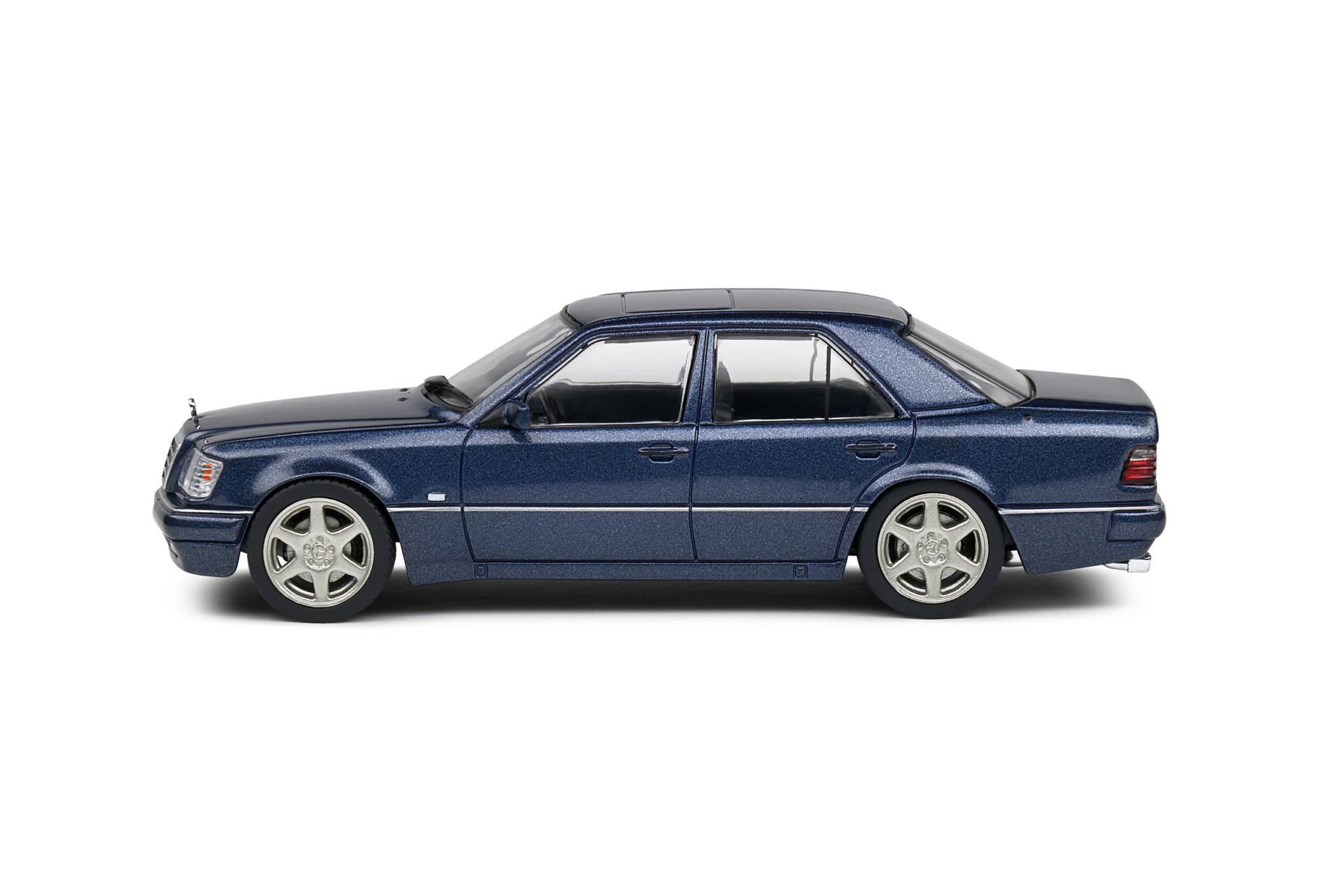 Mercedes-Benz W124 E60 AMG - Nautical Blue - 1994 - Solido