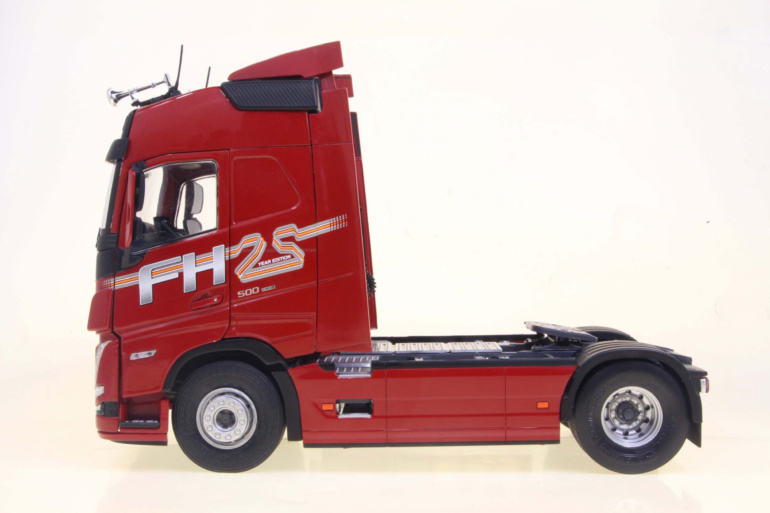 Volvo Trucks FH GLOBETROTTER XL 25 YEARS EDITION - 2023 - Solido