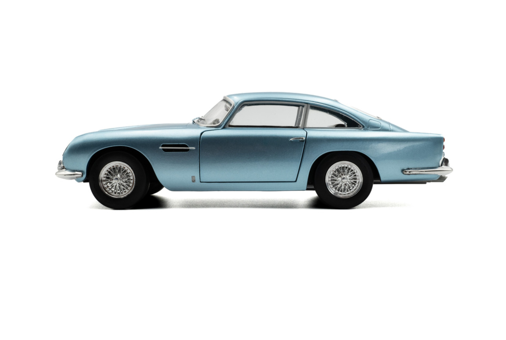 Aston Martin DB5 - Light Metallic Blue - 1964 - Solido