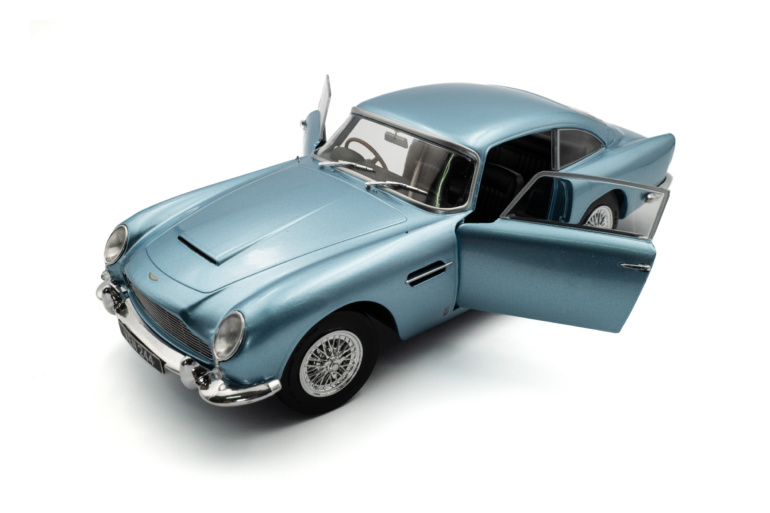 Aston Martin DB5 - Light Metallic Blue - 1964 - Solido