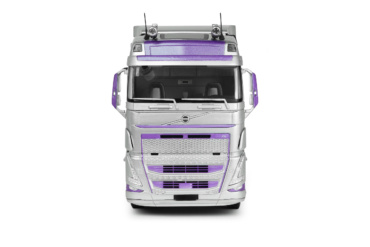 Volvo Trucks FH Globetrotter XL - SILVER & PURPLE - 2023 - Solido